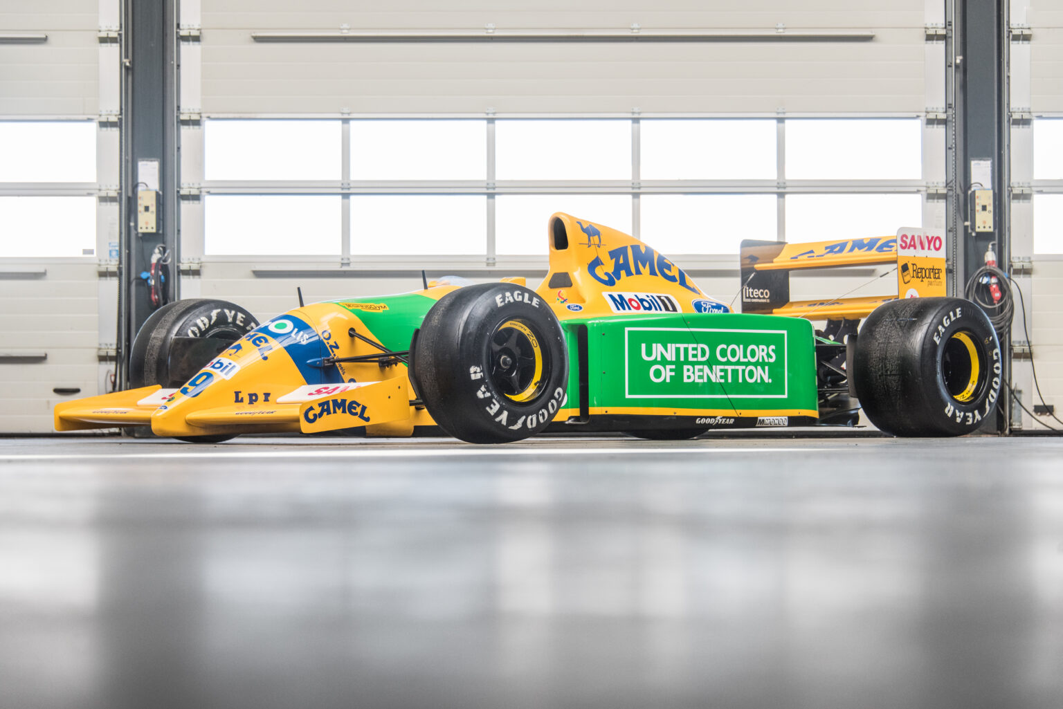 F1 Benetton B190/B192 Michael Schumacher official showcar - GPCars4Sale.com