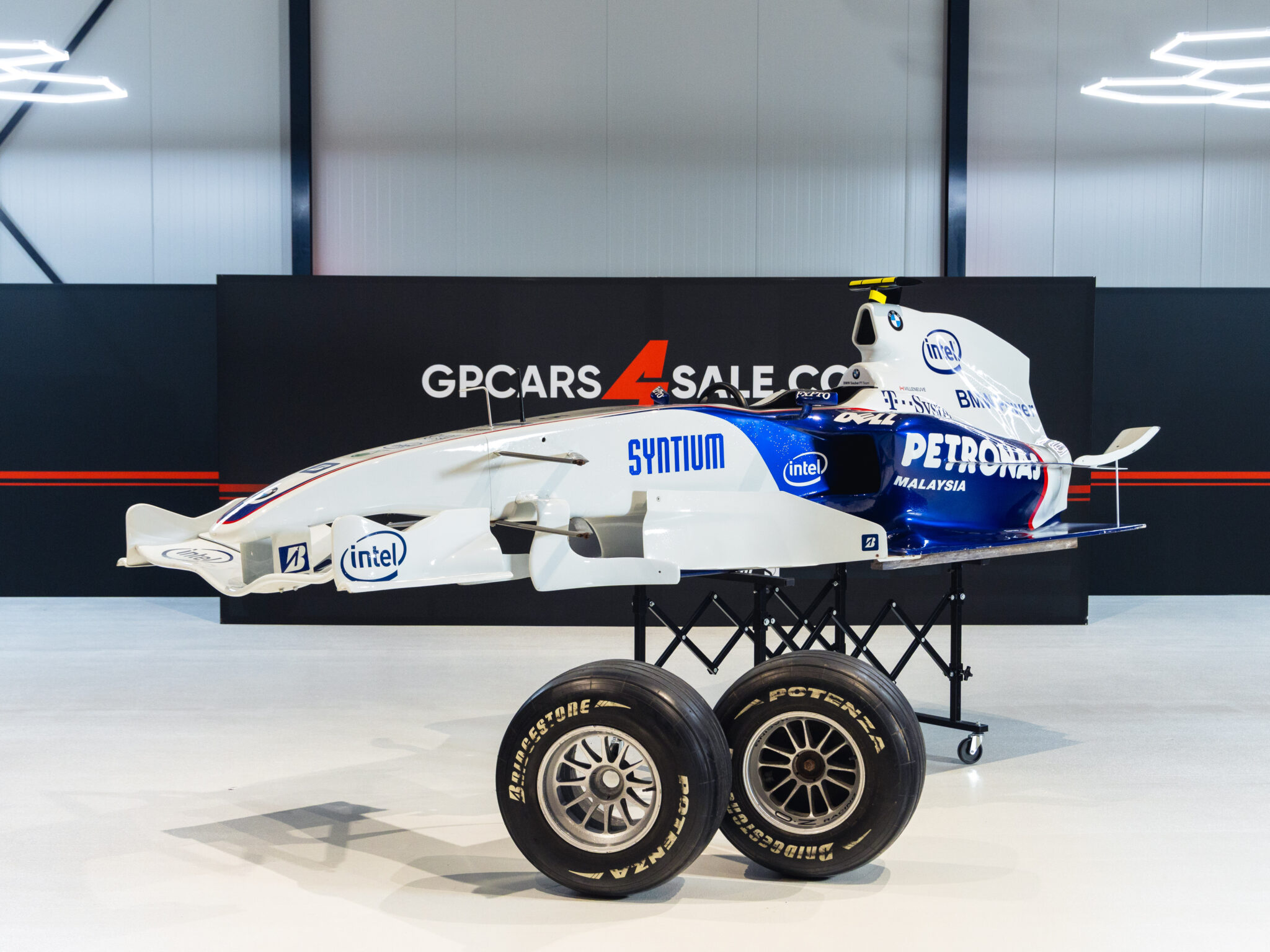 F1 BMW Sauber Sim Tub, Visible Damage No. 10 - GPCars4Sale.com