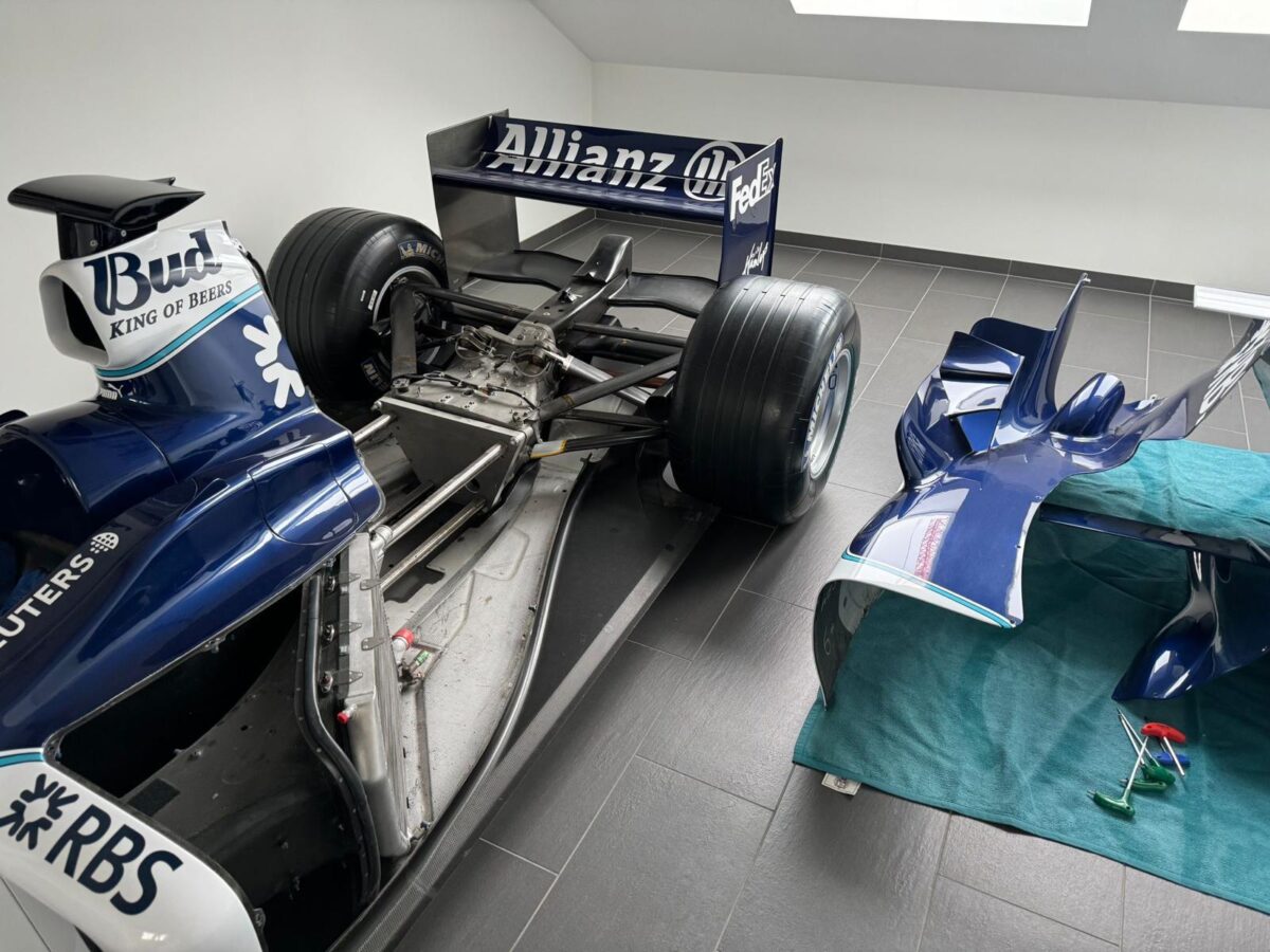 F1 Williams FW26 official show car in 2006 livery - GPCars4Sale.com