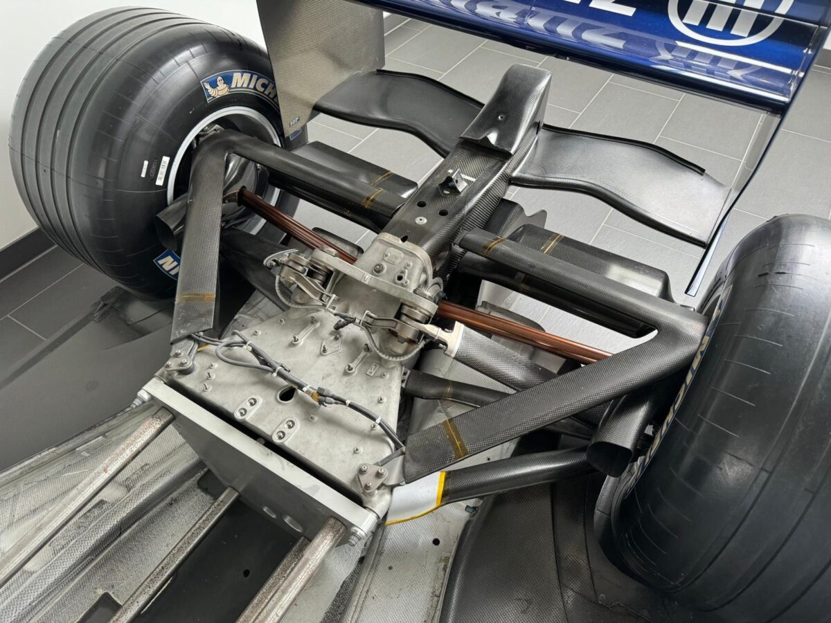 F1 Williams FW26 official show car in 2006 livery - GPCars4Sale.com