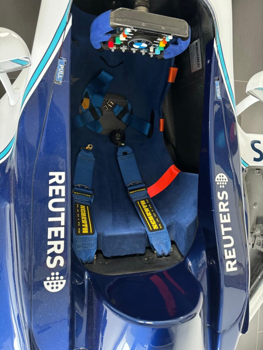 F1 Williams FW26 official show car in 2006 livery - GPCars4Sale.com