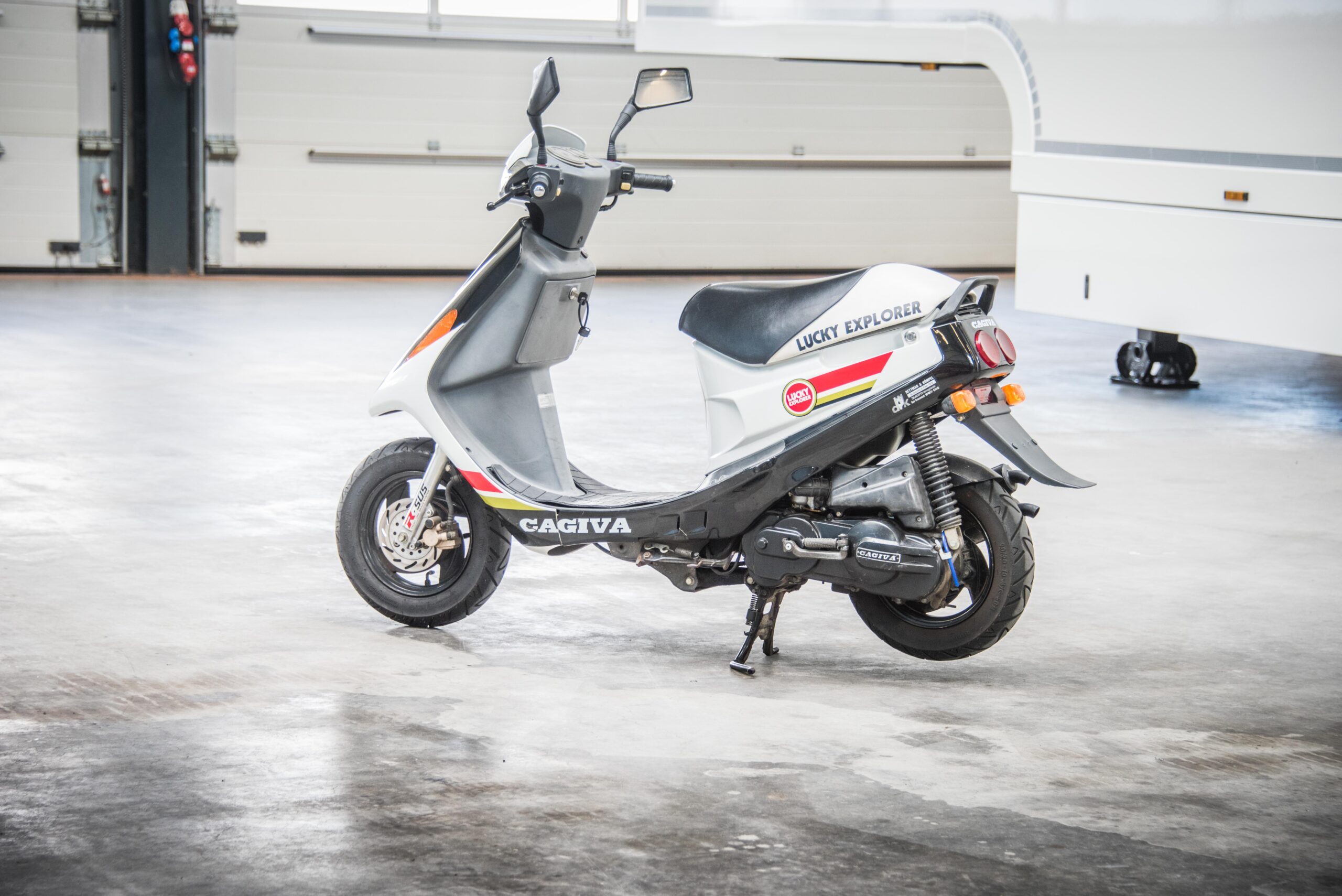 Official Lucky Strike BAR F1 team scooter - GPCars4Sale.com